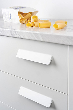 Momo Switch Pull Handle 160mm In Matt White at 20.06